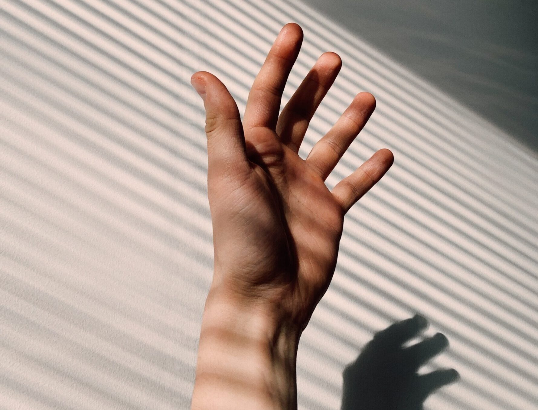 The Low-Down On Lefties: 5 Things You Didn’t Know About the Left-Handed